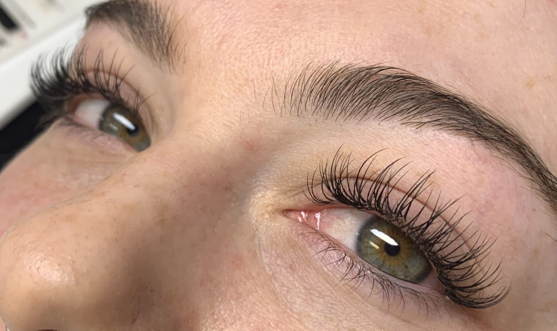 Classic Eyelash Extensions : The Ultimate Guide - Lash Masterclass