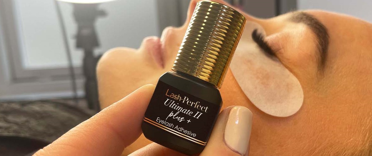 Eyelash Extensions Glue : All You Need To Know - Lash Masterclass